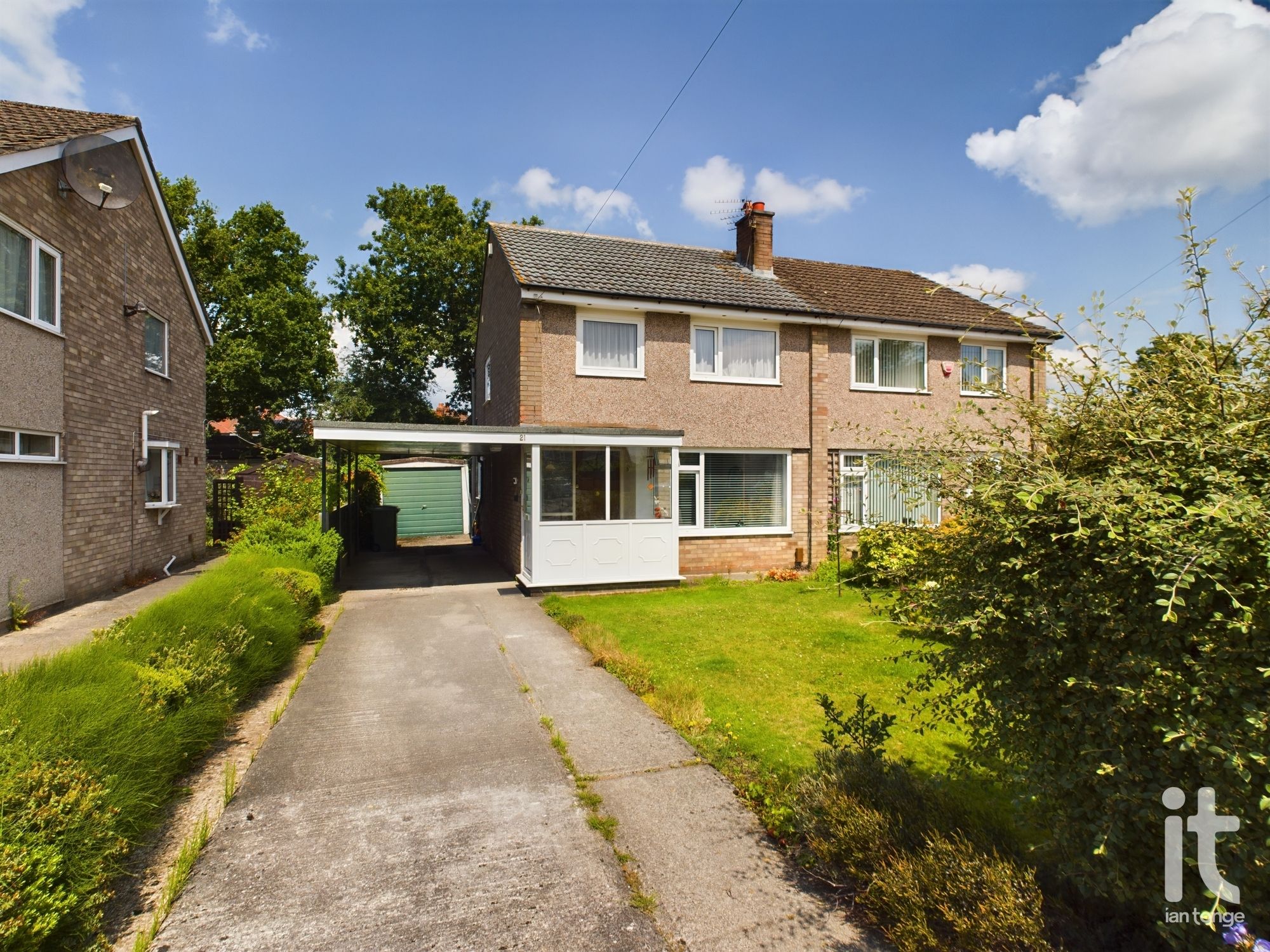 Newlyn Close, Hazel Grove, Stockport, SK7 - 3 bedroom semi-detached ...